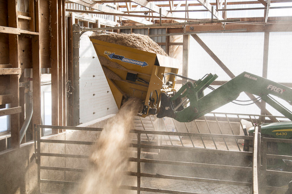 side-discharge-sand-bucket-2 - BPImports